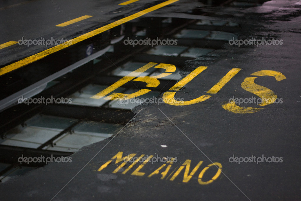 señal de parada de autobús, Milán, Italia 2022