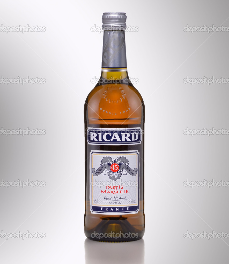 bouteille de marseille de pastis ricard — Photo éditoriale © verbaska ...