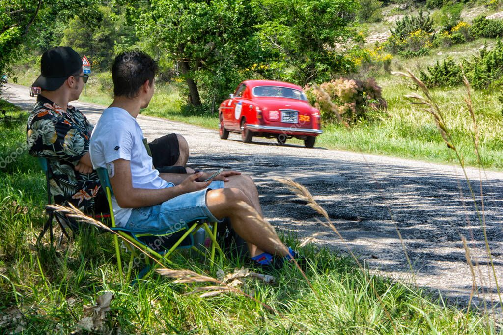 URBINO, ITALIA - 16 JUN - 2022: FIAT 1100 / 103 TV COUPE PININFARINA 1954 en un viejo coche de ...