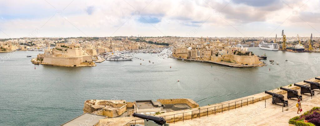 Vista panorámica del Fuerte de San Angelo, Isla L y puerto desde los ...