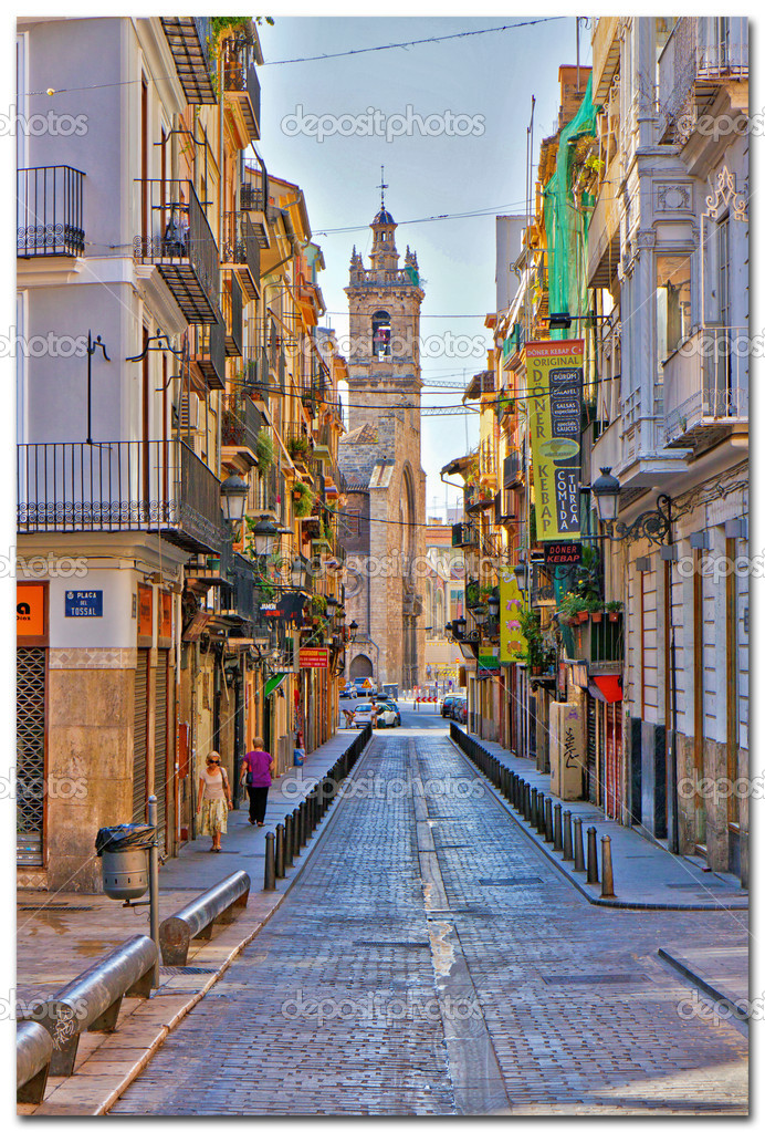 Valencia, Spain, view of narrow town streets. — Stock Photo © zx6r92 ...