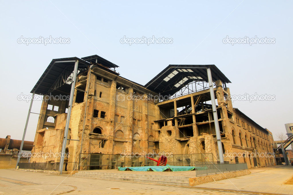 Dilapidated building in a factory Stock Photo by ©zhangyuangeng 33403641