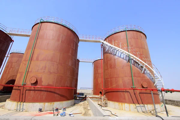 Storage tanks in a chemical plant — Stock Photo © zhangyuangeng #43578499
