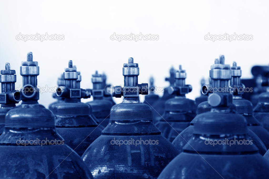 Industrial high pressure oxygen cylinder Stock Photo by ©zhangyuangeng ...