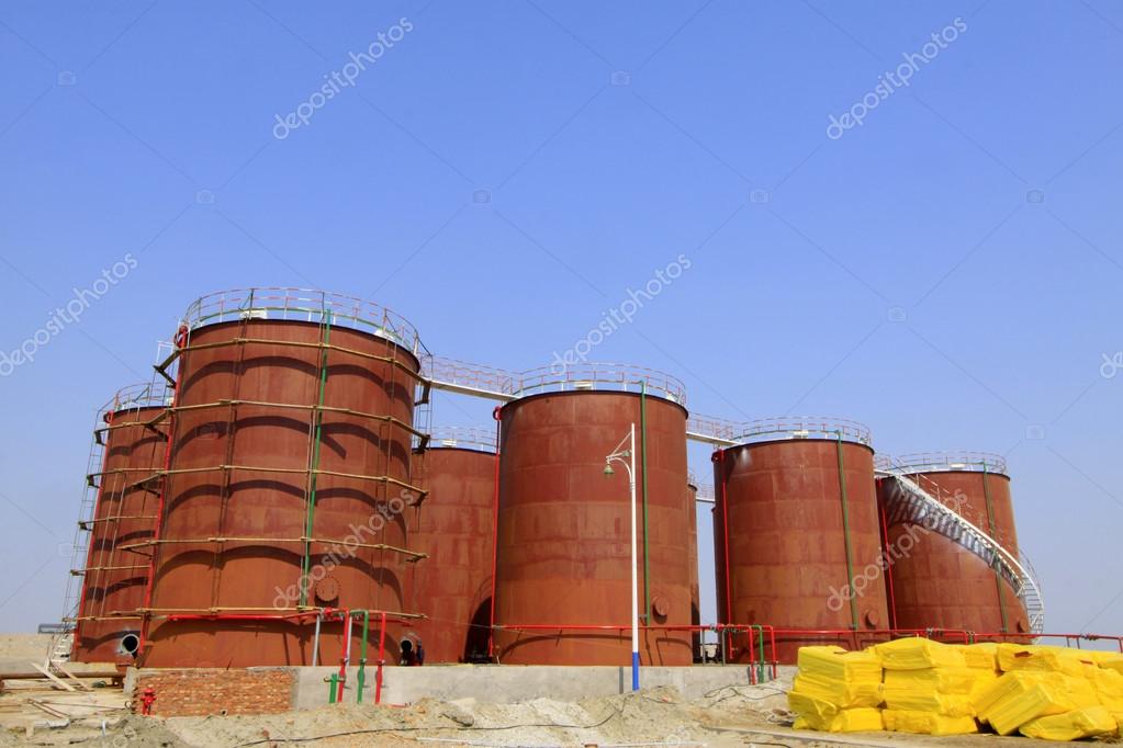 Storage tanks in a chemical plant — Stock Photo © zhangyuangeng #43578499