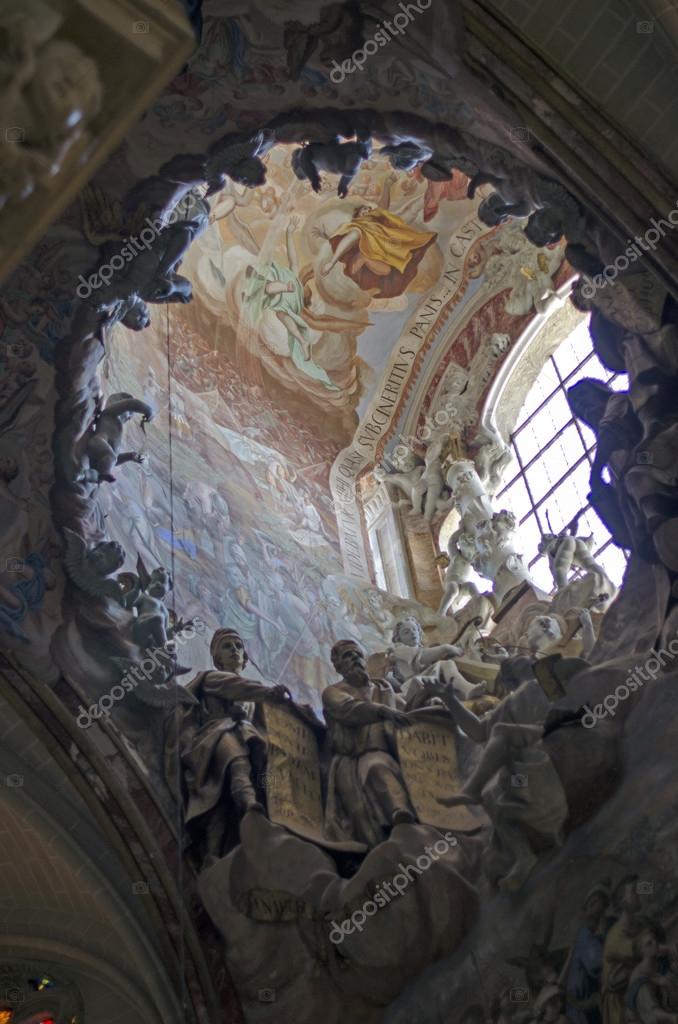 El Transparente, indoor Cathedral of Toledo - — Stock Photo © hurleysb ...