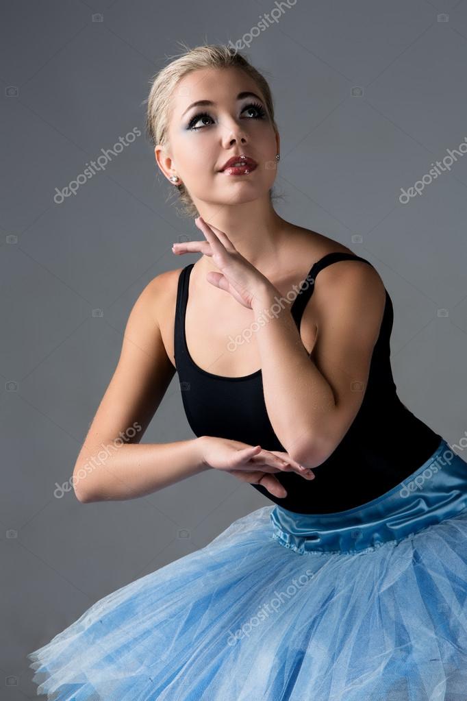 Female ballet dancer Stock Photo by ©handmademedia 33465837