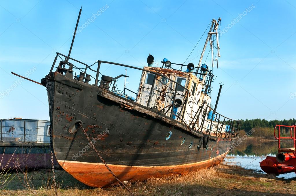 Broken rusty ship standing on the river bank — Stock Photo © Elf+11 ...
