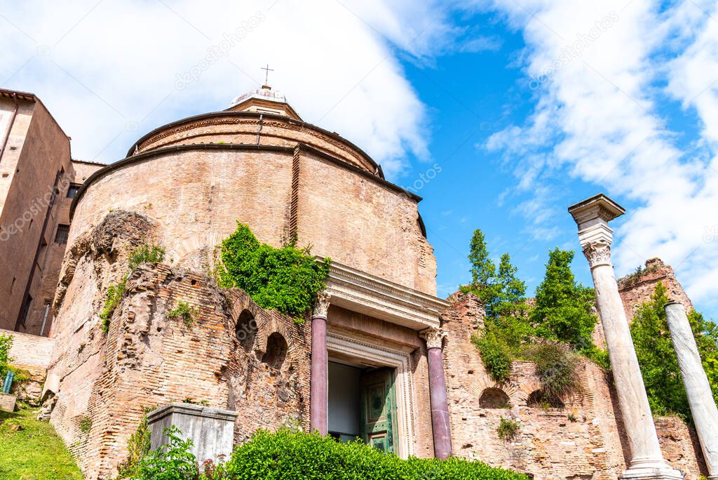 Templo de Rómulo en el Foro Romano 2023