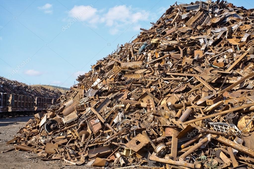 Pile of rusty scrap metal. — Stock Photo #31447221