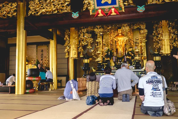 Japanese People Bowing