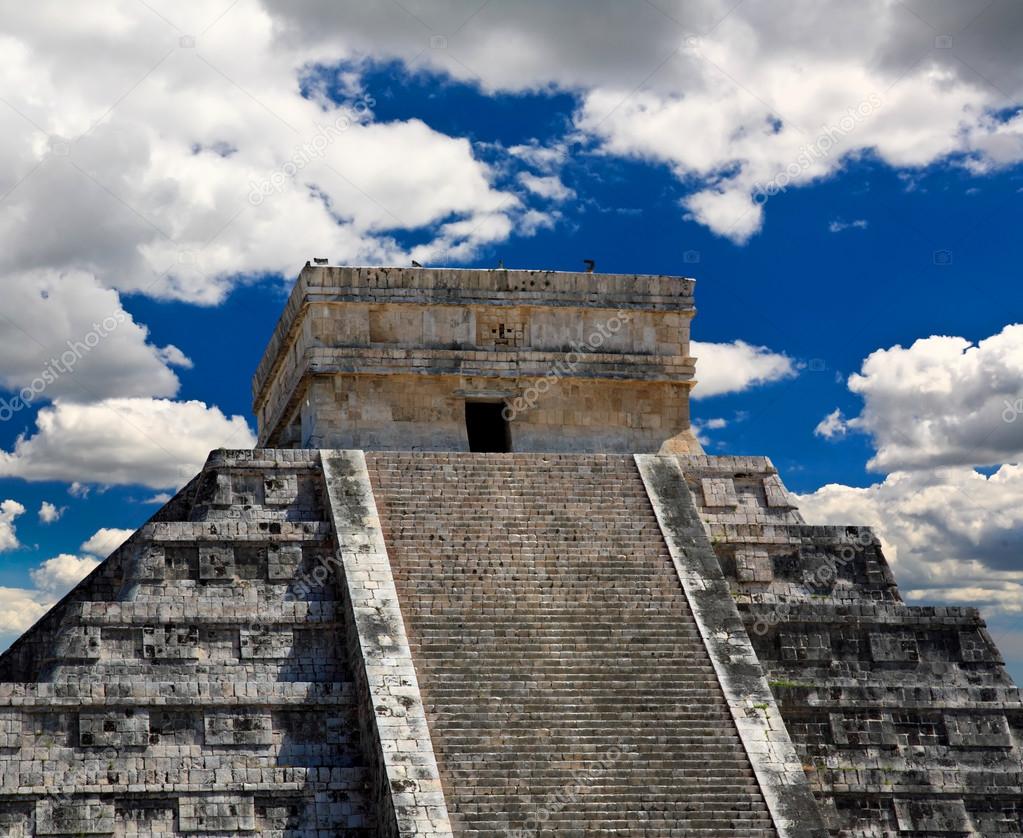 The temples of chichen itza temple in Mexico Stock Photo by ©gary718 ...
