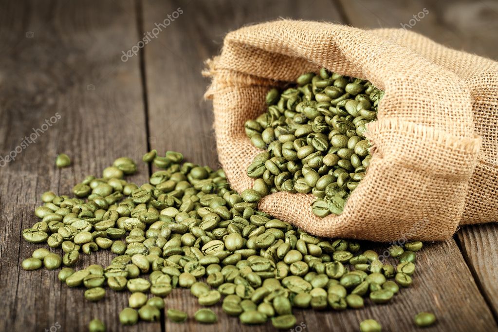 Granos de café verdes en bolsa 2024