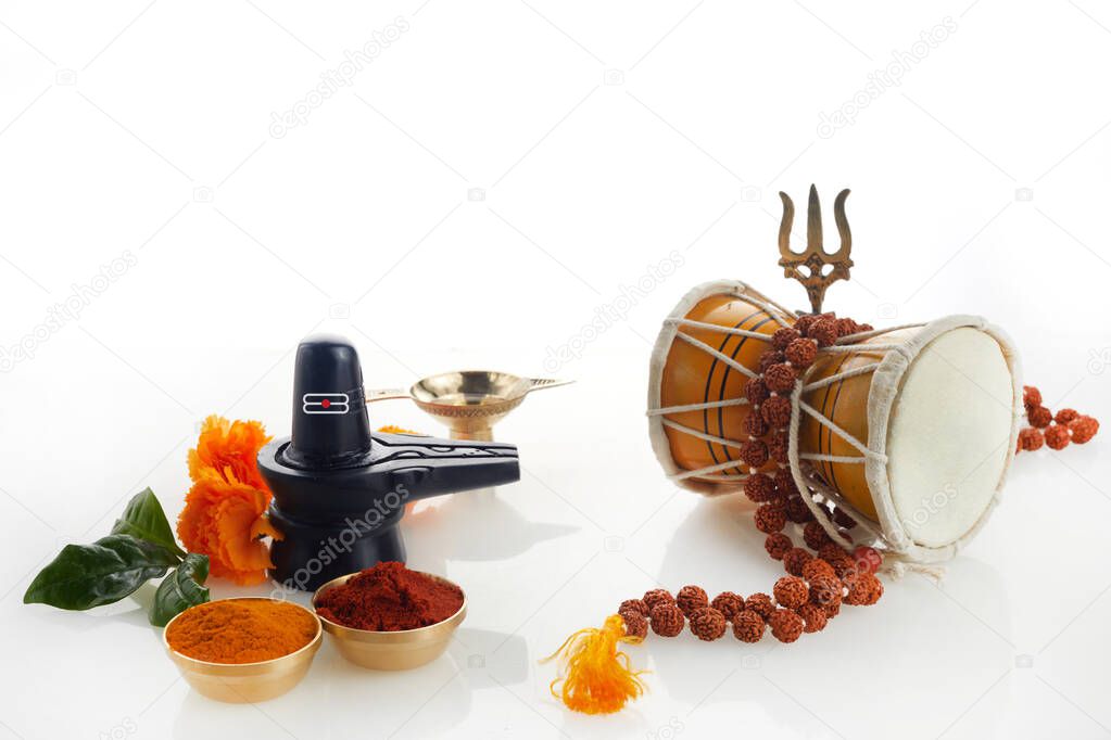 Tarjeta de felicitación Maha Shivaratri feliz - Shiva Linga decorada ...