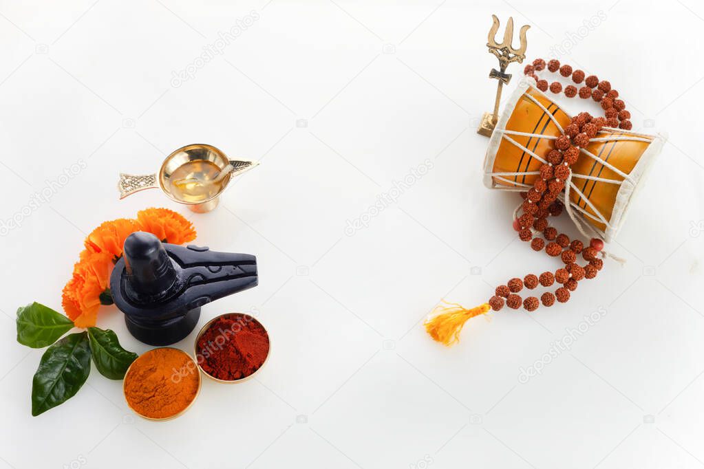 Tarjeta de felicitación Maha Shivaratri feliz - Shiva Linga decorada ...