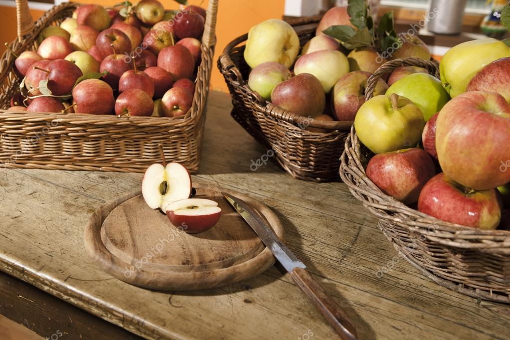 Different apple varieties — Stock Photo © Purple_Queue #32952481