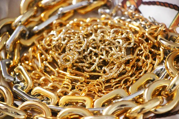 Gold chains Stock Photos, Royalty Free Gold chains Images | Depositphotos