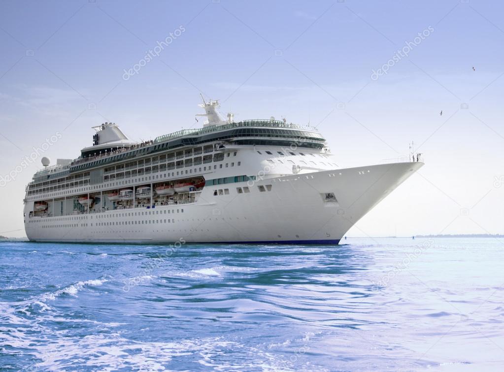 The white ship Stock Photo by ©algor 30789197