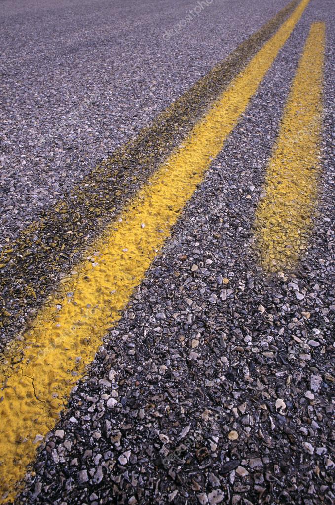 Línea del centro de la autopista 2025