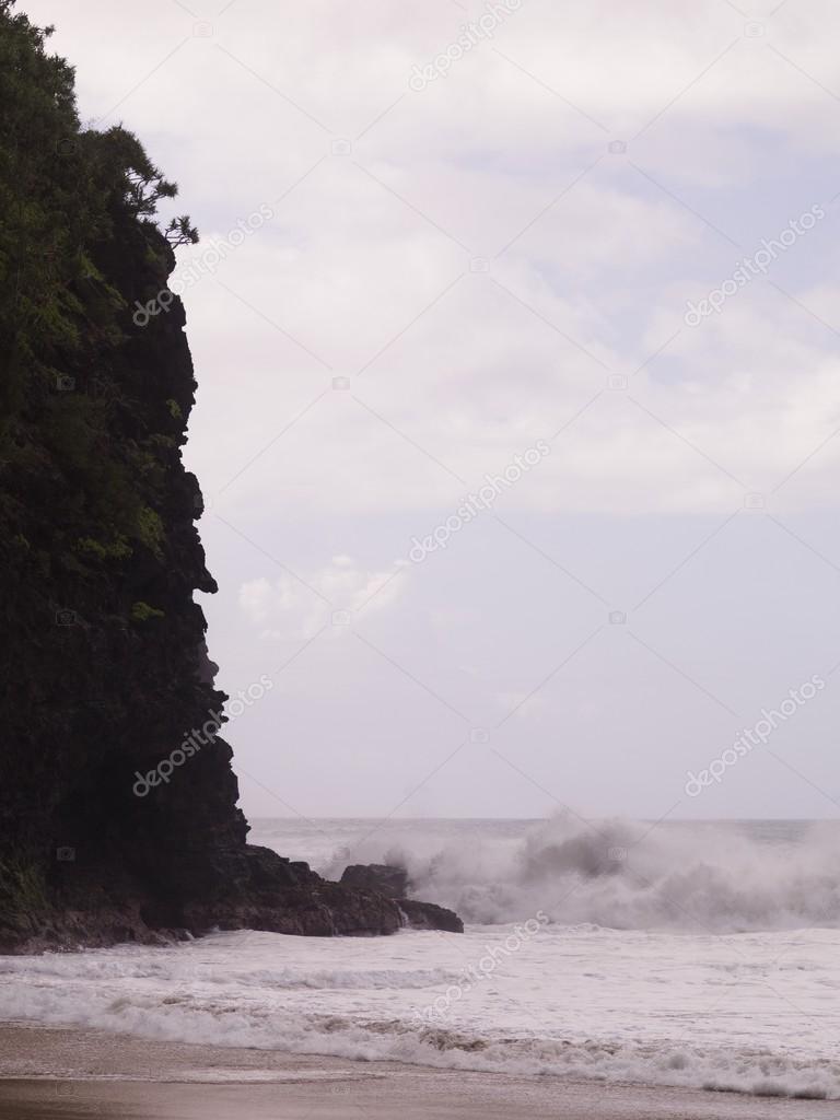 Waves Against A Cliff, Napali Coast State Park, Kauai, Hawaii — Stock ...