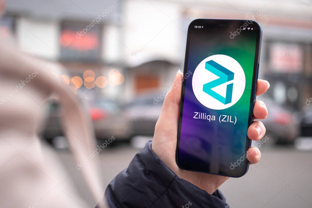 Jarkov, Ucrania - 2 de febrero de 2022: Zilliqa coin symbol. Comercio ...