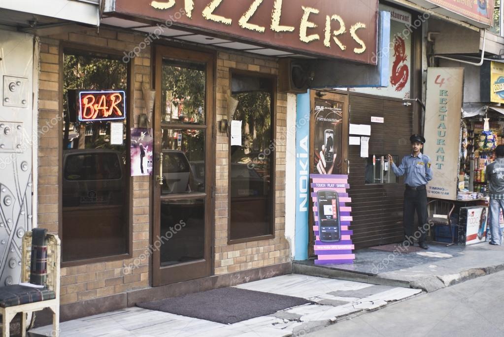 Bar on a street – Stock Editorial Photo © imagedb_seller #32949951