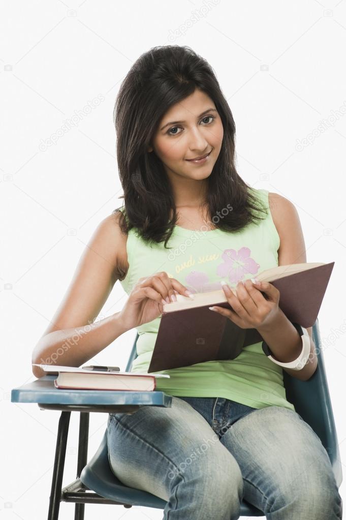 Student reading a book — Stock Photo © imagedb_seller #33028539