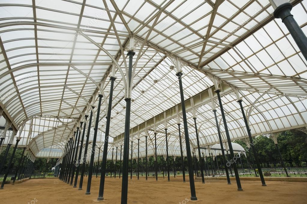 Glass house in a botanical garden Stock Photo by ©imagedb_seller 33067785