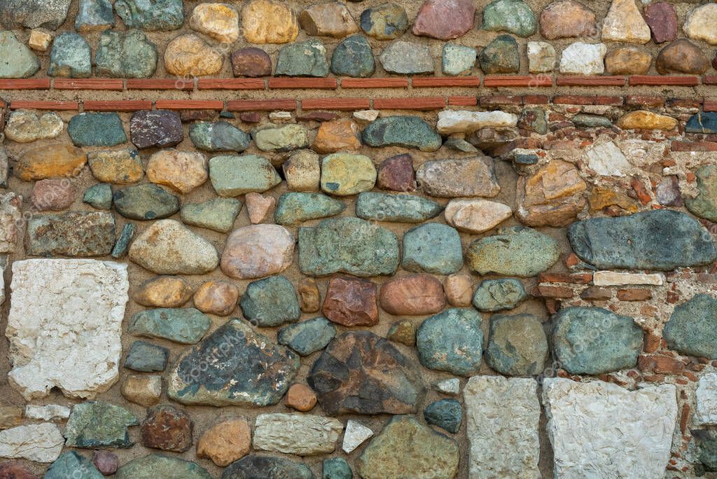 Capilla medieval de San Petka de los Saddlers, columna con escultura de Santa Sof a en la plaza ...