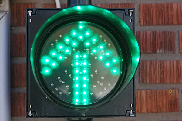 Semáforo de led verde fotos de stock, imágenes de Semáforo de led verde ...