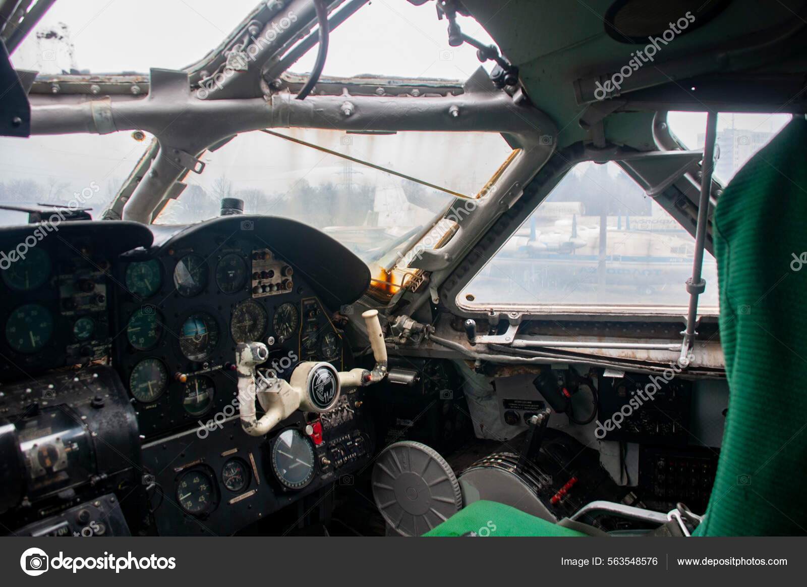 Tu 114 Cockpit