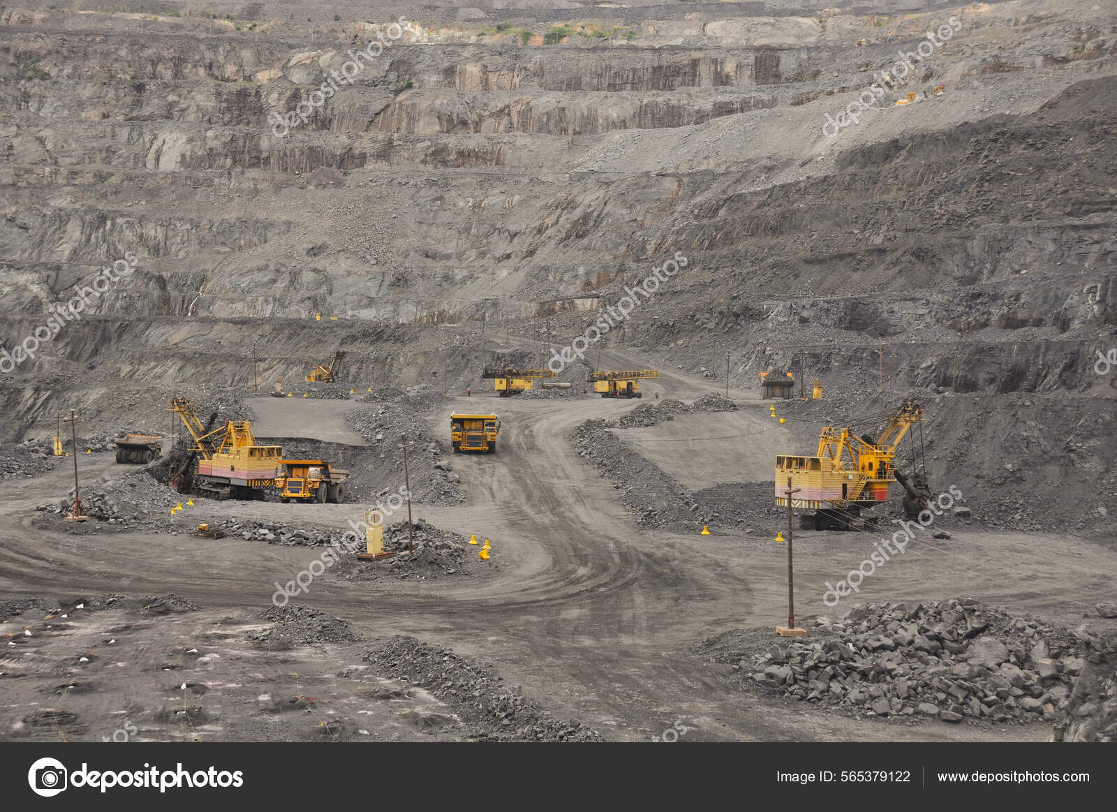 Equipment Excavators Dump Trucks Drilling Rigs Moves Roads Iron Ore ...