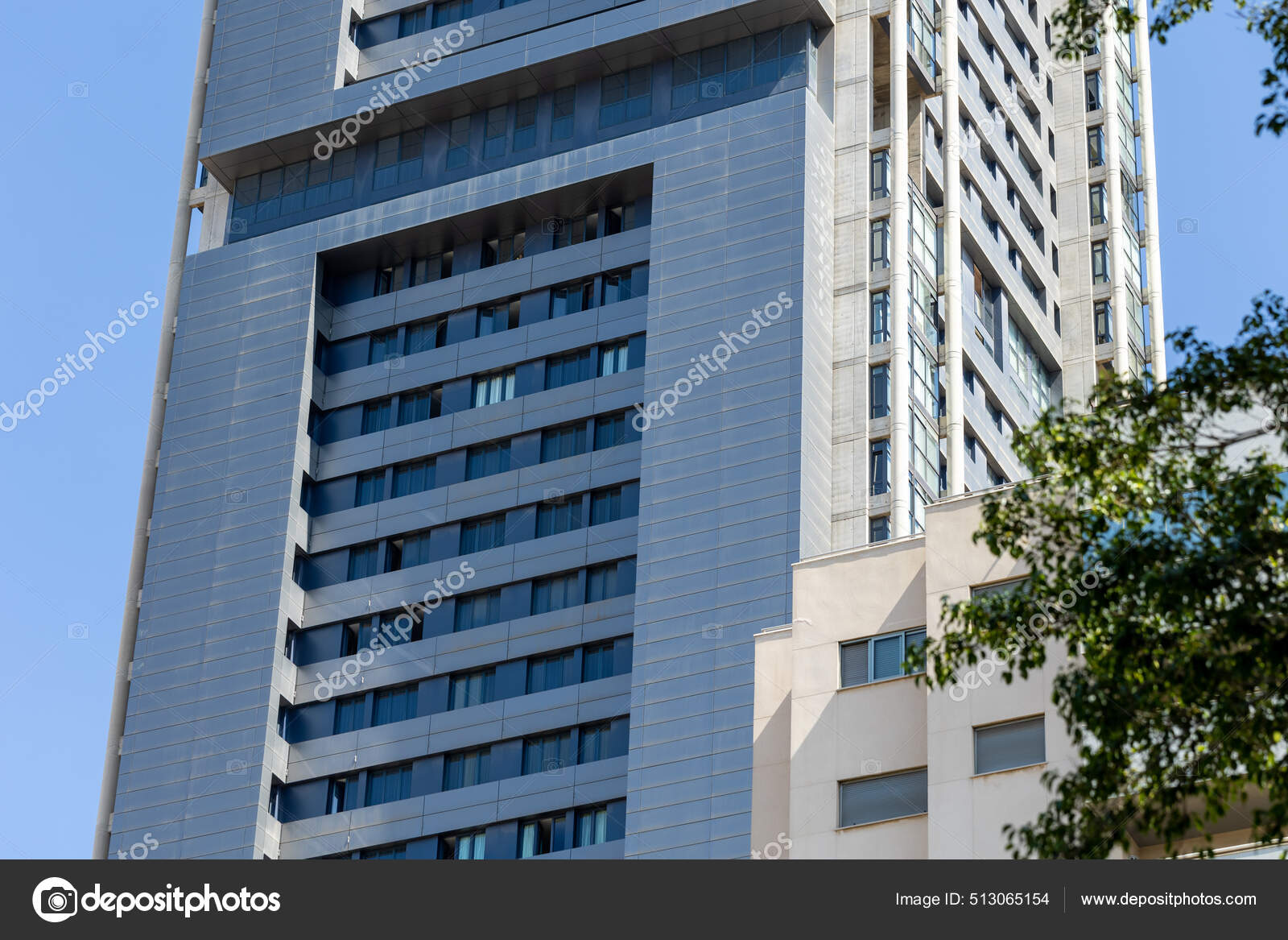 Facade Tall Modern Building Glass Windows Blue Sky Sunny Day — Stock ...