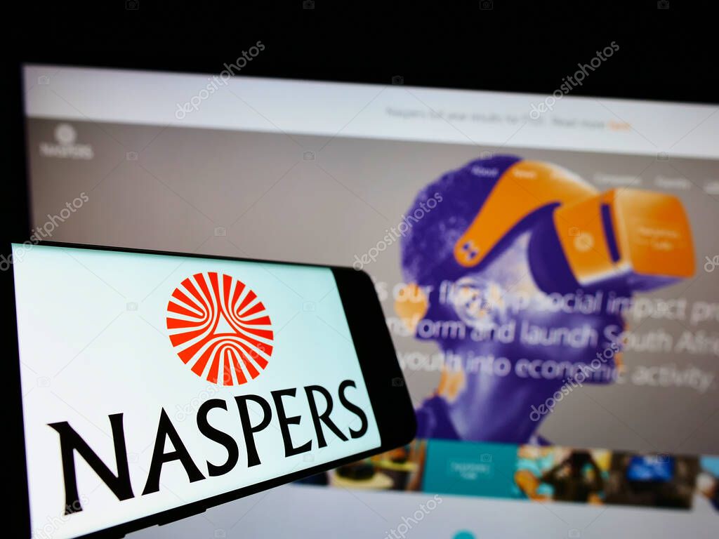 STUTTGA, ALEMANIA - 02 / 08 / 2021: Smartphone con el logo del ...