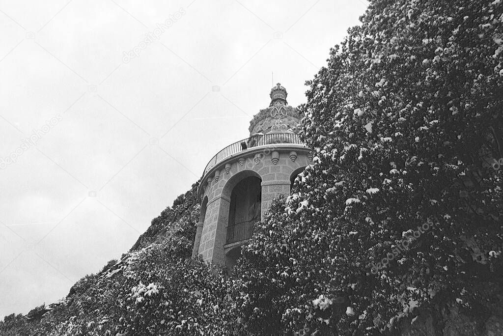 Una hermosa escala de grises del Santuario de Queralt Berga España 2022