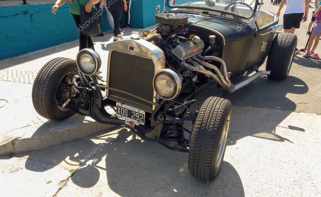 AVELLANEDA - BUENOS AIRES, ARGENTINA - 27 / 09 / 2021: Hot rod. Un ...