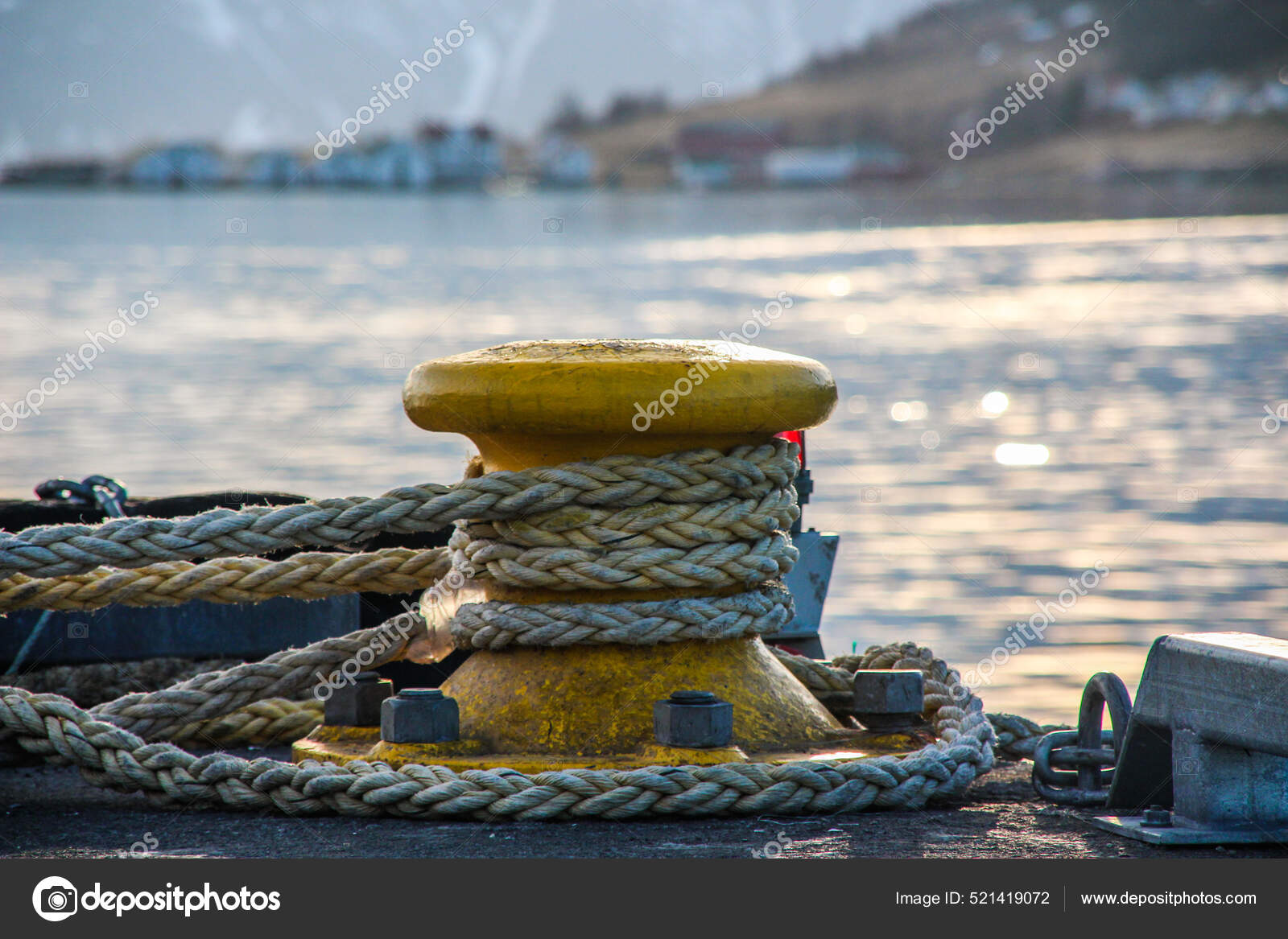 Closeup Mooring Rope Bollard Quay — Stock Photo © Wirestock #521419072