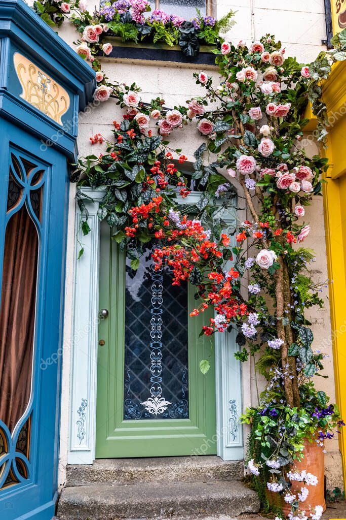 ENNISKERRY, IRLANDA - 20 de junio de 2021: Una toma vertical de una ...