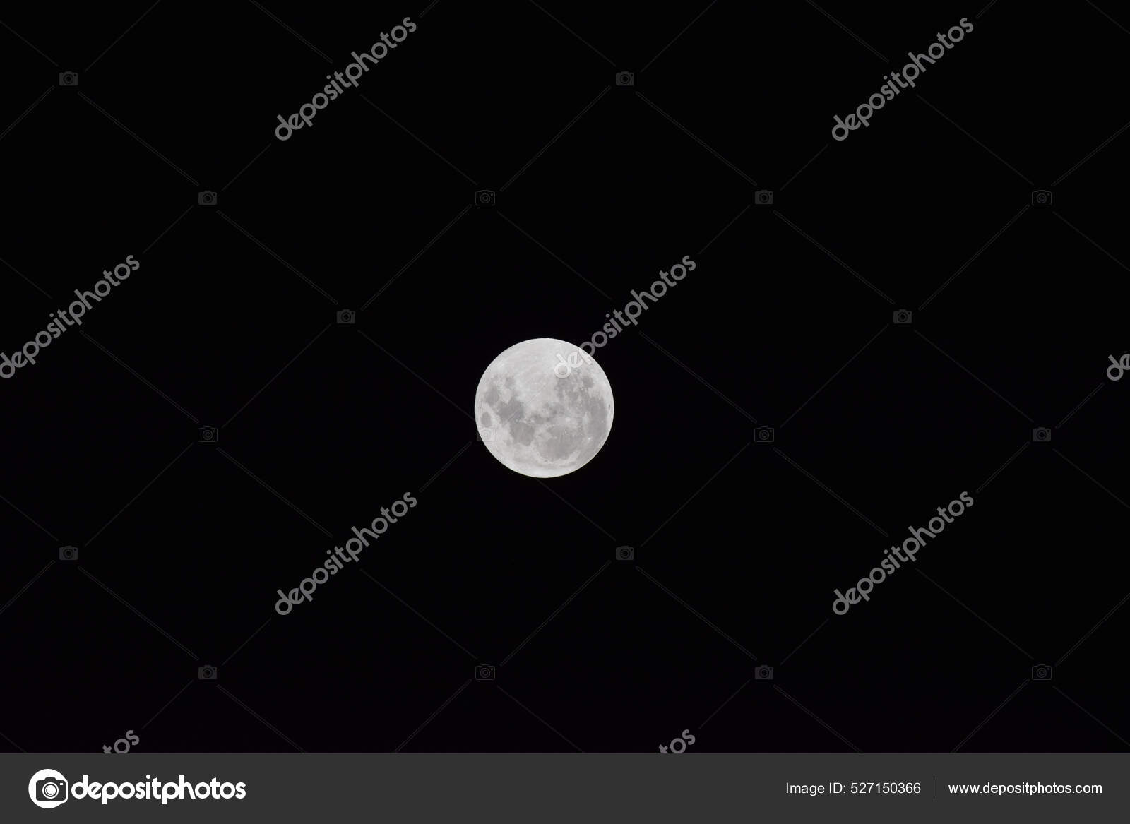 Full Moon Night Center Frame — Stock Photo © Wirestock #527150366
