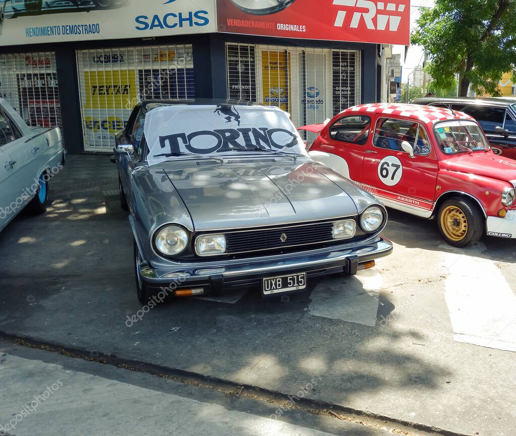 BUENOS AIRES, ARGENTINA - 08 / 11 / 2021: Renault Torino coupé 1975 ...
