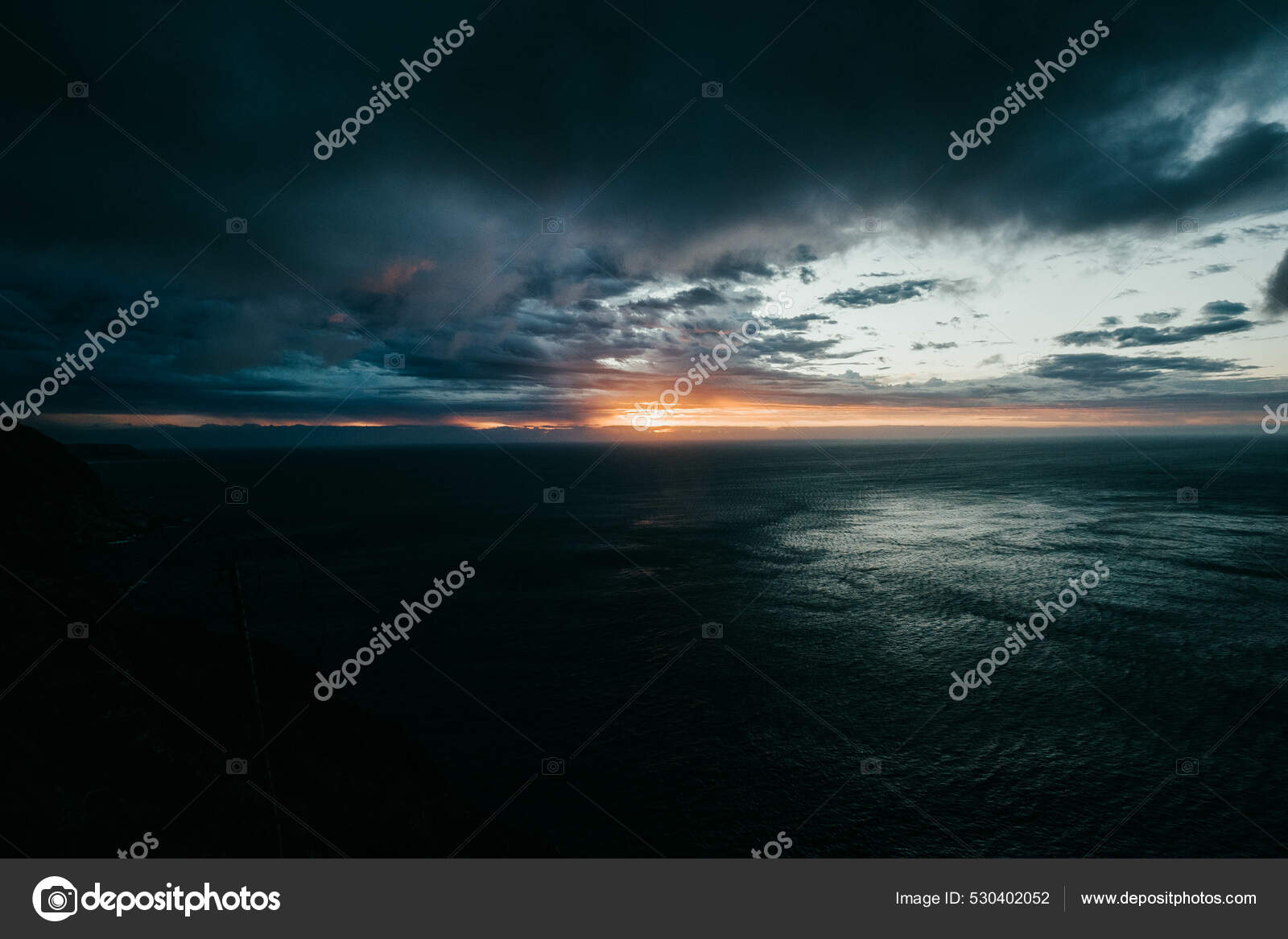 Beautiful Sunset Dark Cloudy Sky Sea — Stock Photo © Wirestock #530402052