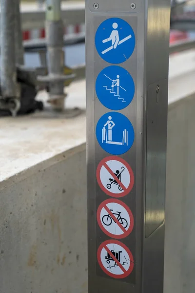 Escalator warning signs Stock Photos, Royalty Free Escalator warning ...