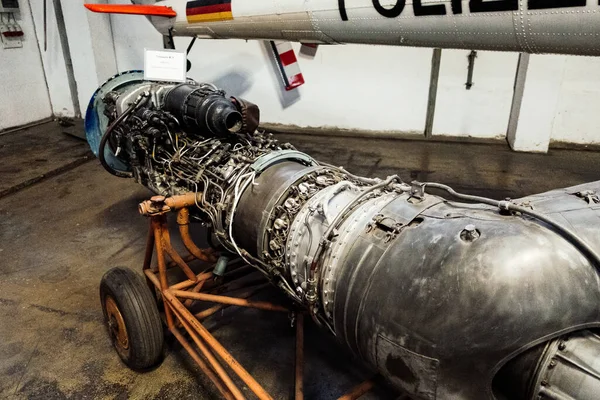 Engine removal from an airplane Stock Photos, Royalty Free Engine ...