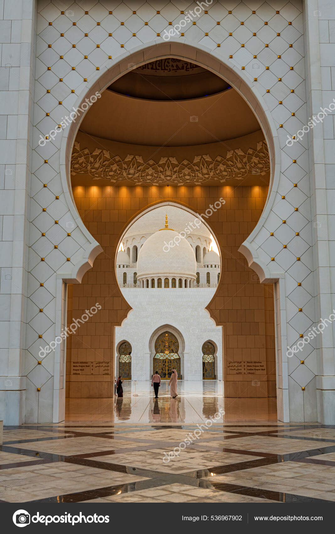 Abu Dhabi United Arab Emirates Sep 2021 Visitors Sheikh Zayed — Stock ...
