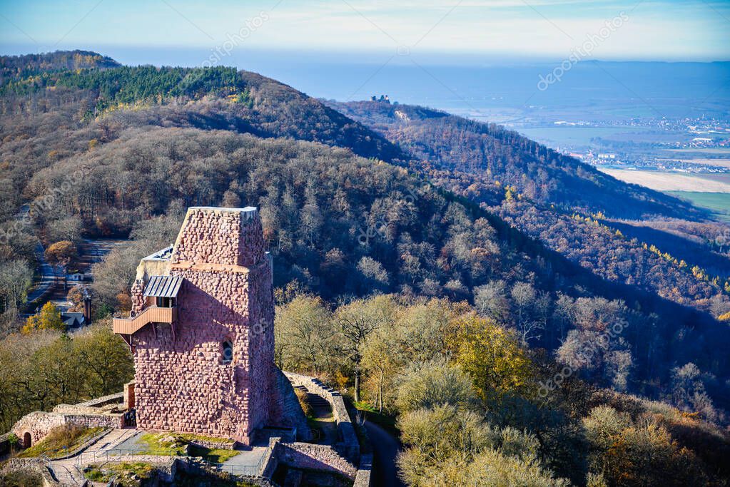 Una vista de la torre Barbarroja en el castillo superior o también ...