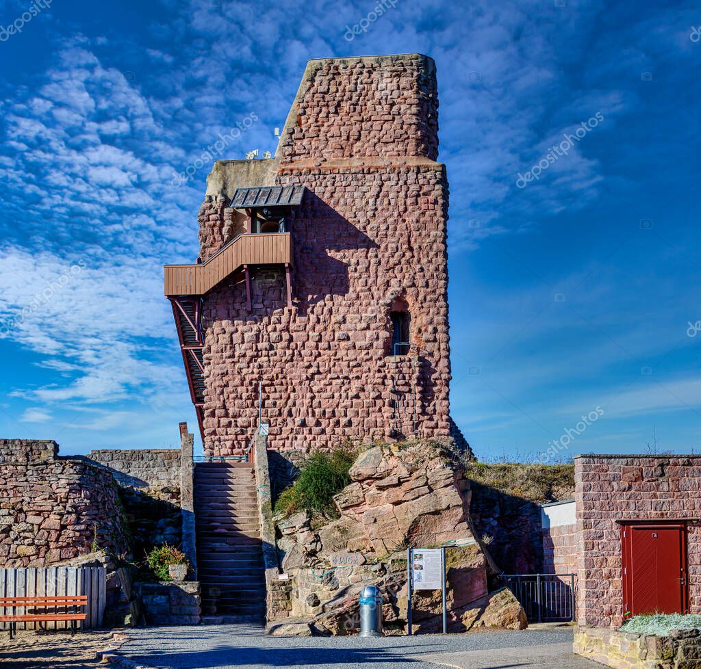 Una vista de la torre Barbarroja en el castillo superior o también ...
