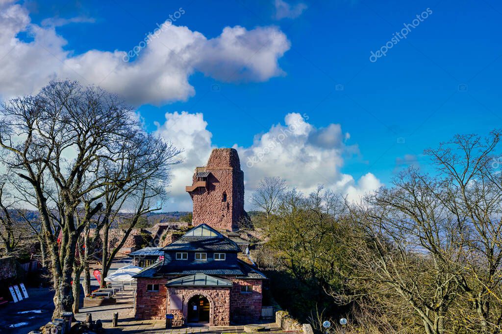 Una vista de la torre Barbarroja en el castillo superior o también ...