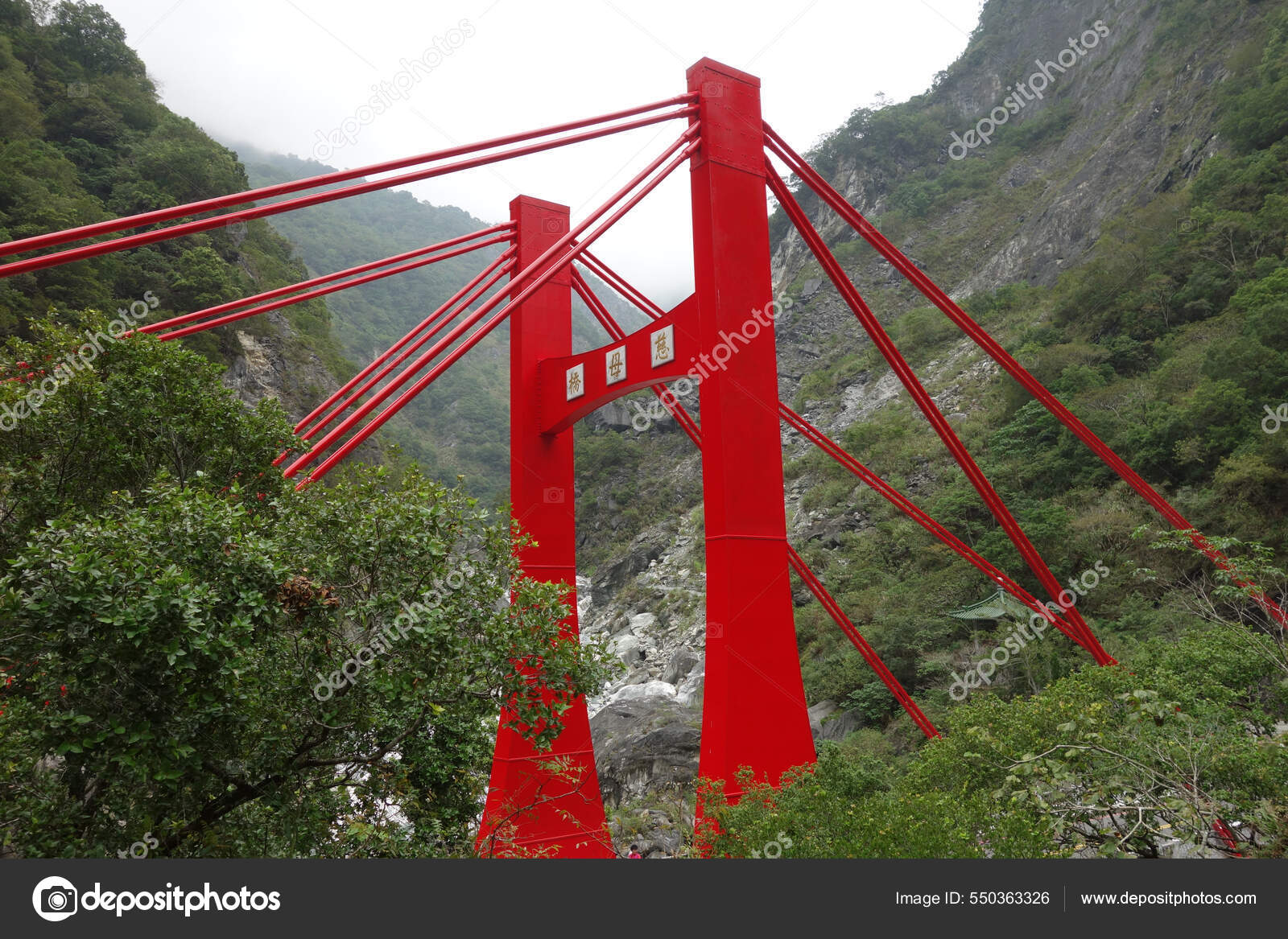 Red Bridge Mountains — Stock Photo © Wirestock #550363326
