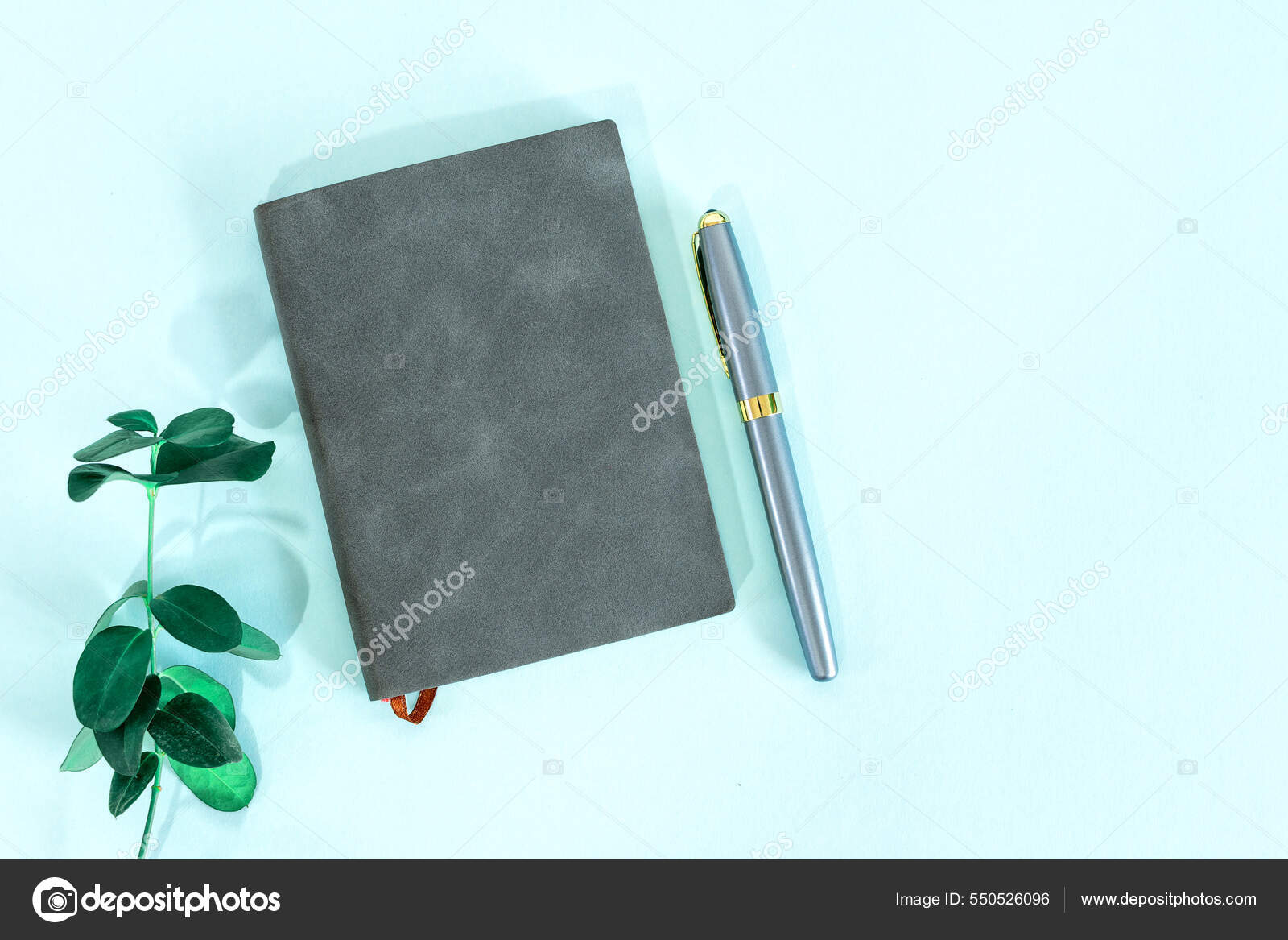 Blank Notepad Green Leaves Pen — Stock Photo © Wirestock #550526096