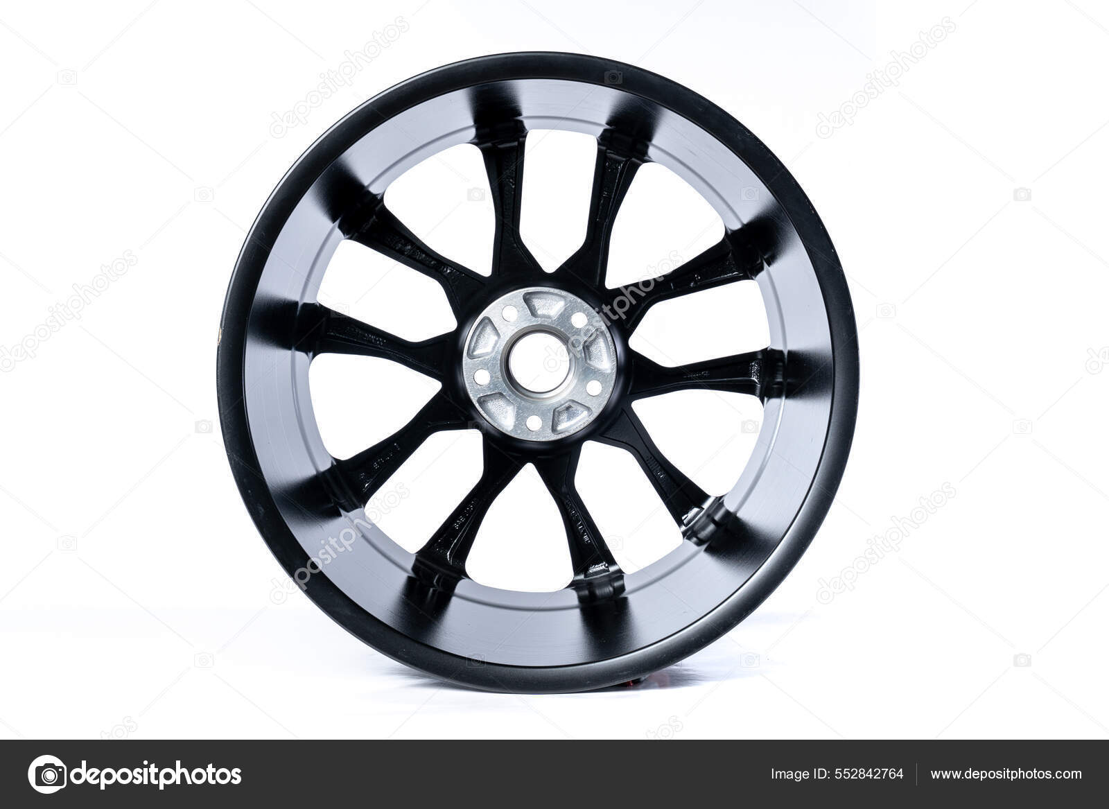 Rueda Del Coche Aislado Sobre Fondo Blanco — Foto de stock © Wirestock ...